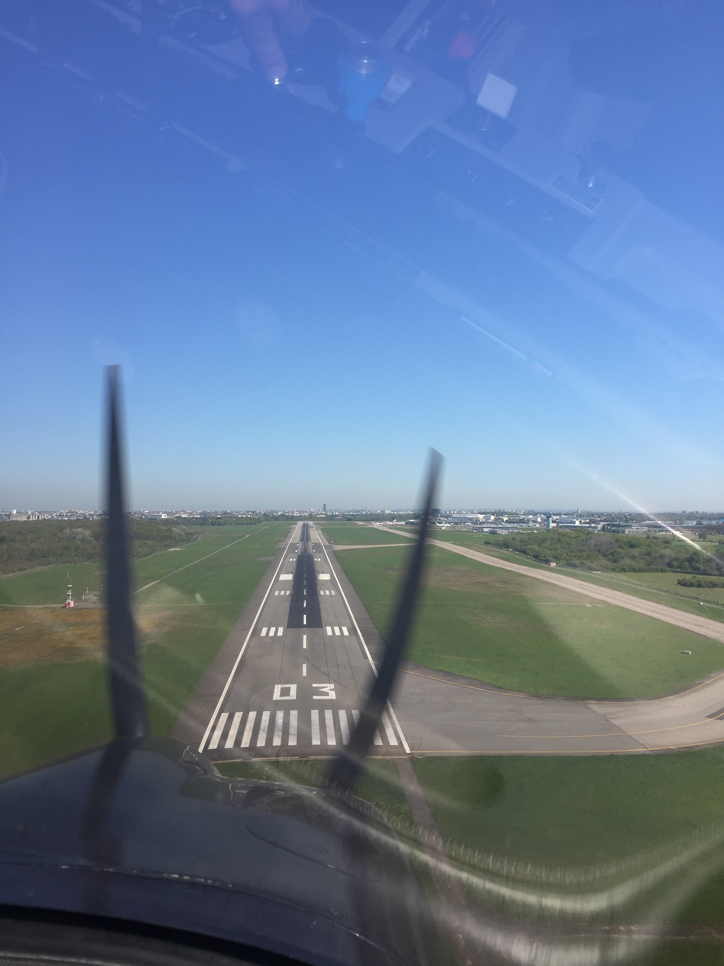 Avion piste d'attérissage - Un Avenir pour Aydan